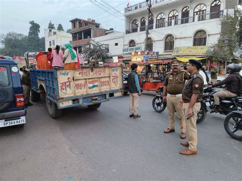 Police Seized Tractor Trolley Carrying Passengers सवारियां लेकर जा