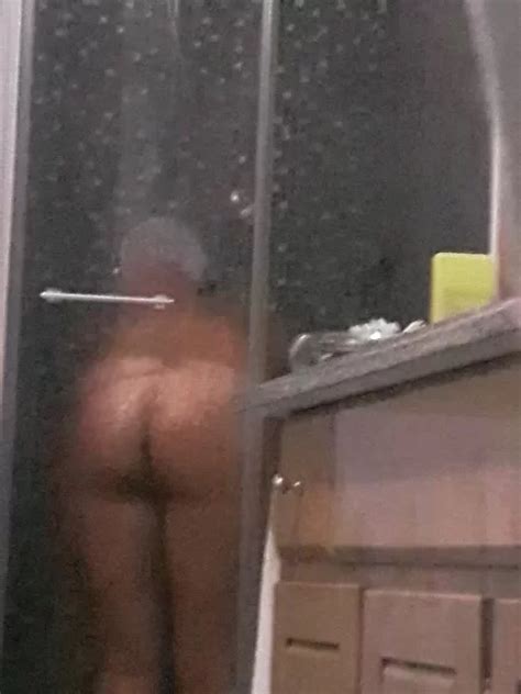 Mia Moglie Sotto La Doccia Amaporn