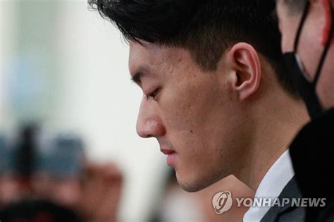 광주 간 전두환 손자 귀국 사흘만에 출국금지 나무뉴스