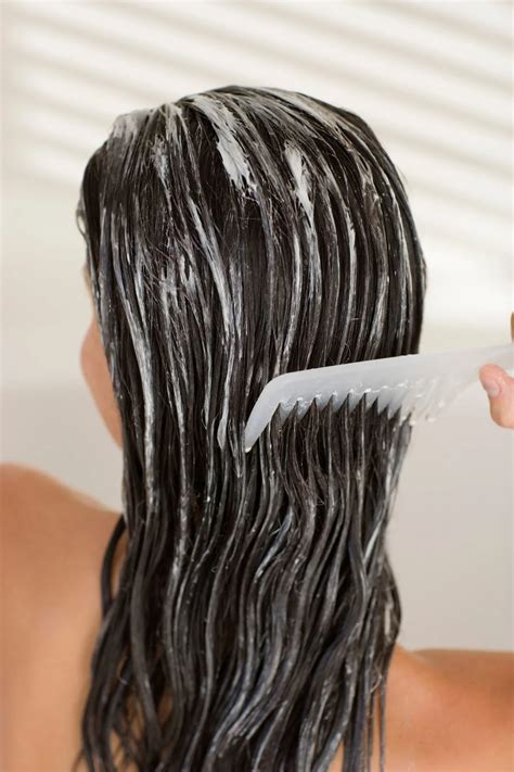 What Can I Do About Postpartum Itchy Scalp 17 Remedies The Mom