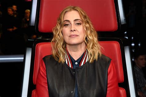 Anouk Laat Haar Kort Scheren Voor Gemillimeterde Look Foto Hln Be