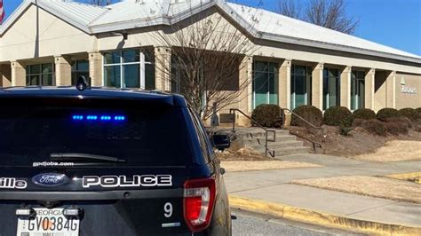 Gainesville Regions Bank Robbery At Shallowford Road 11alive