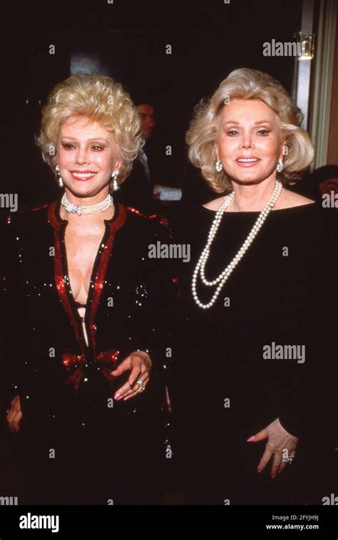 Eva Gabor Zsa Zsa Gabor Fotos Und Bildmaterial In Hoher Auflösung Alamy