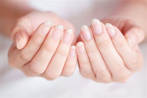 【セルフで簡単】甘皮ケアのやり方講座！指先を丁寧にお手入れして美爪を目指そう 2ページ目 Raxyラクシー
