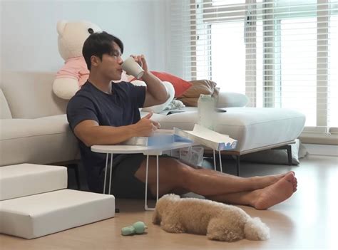 Sung Bin Yuns Feet