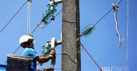 Cyclone Belal 135 000 clients toujours privés d électricité