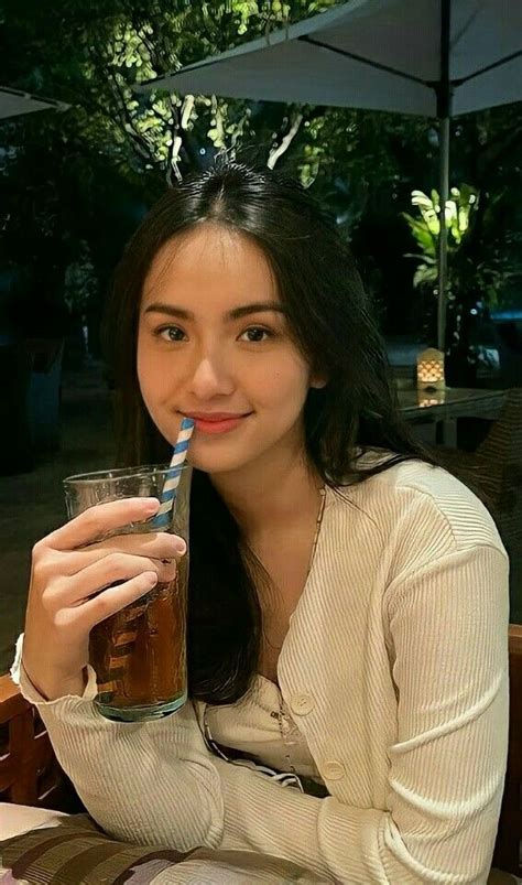Angie Marcheria Di Wanita Gadis Cantik Kecantikan
