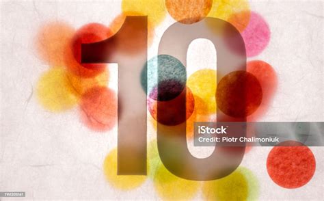 10 숫자 열 그래픽 블랙 숫자 및 다양 한 다채로운 바퀴와 함께 창조적 인 타이포 그래피 생일 축 하 0명에 대한 스톡 사진