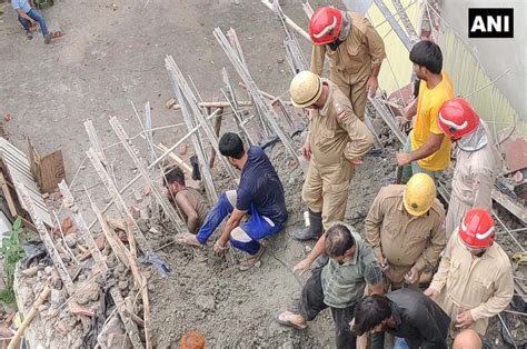 दिल्ली में बड़ा हादसा दक्षिणपुरी में गिरी इमारत मलबे में कई लोगों के