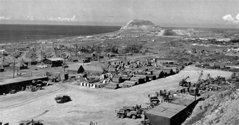 硫黄島で「不発弾」がごろごろと…日本軍の兵器「九九式破甲爆雷」など大量の爆発物が見つかった（酒井 聡平） 2ページ目 現代新書 講談社