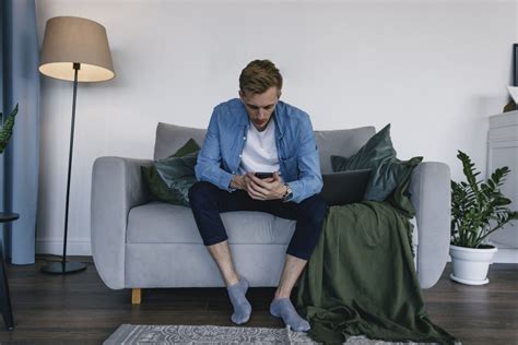 People Who Over Analyze How Others View Them Display These 15 Behaviors