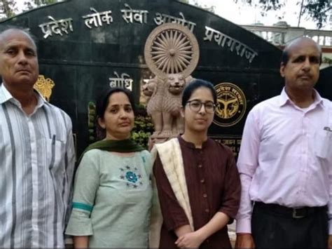 Uppsc Pcs Topper दिव्या सिकरवार बनीं टॉपर किसी ने चौथी बार पास की