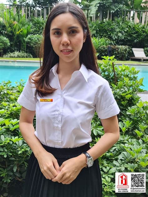 เสื้อนักศึกษาหญิง แขนตีตะเข็บสามเหลี่ยม หลังแหลม เข้ารูป ไซส์ L