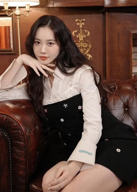 유라 5억 원 다리 보험 이유 있네 하얀 피부에 빛나는 각선미