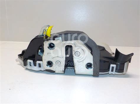 Замок двери передней левой для Toyota Yaris 2011-2020 в Москве