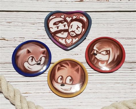 Sonic The Hedgehog 2 Movie Circle And Heart Latte Pinback Buttons Stobotnik Agent Stone