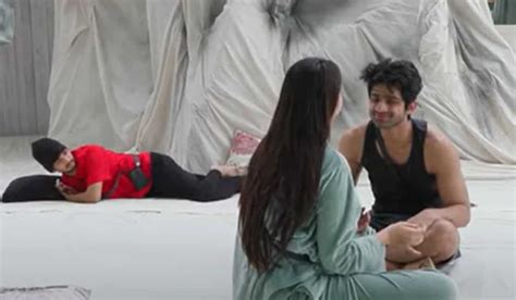 Bigg Boss 17 Amidst All The Poking And Bullying Ayesha Khan Indulges