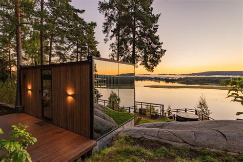 The Wonderinn Mirrored Glass Cabin Cottages And Holiday Houses