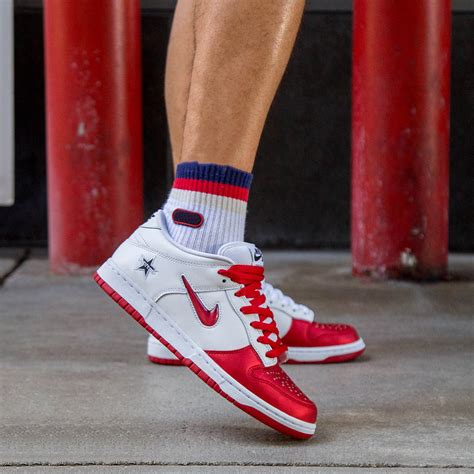 Nike Sb Dunk Low Supreme Jewel Swoosh Rednike Sb Dunk Low Supreme Jewel