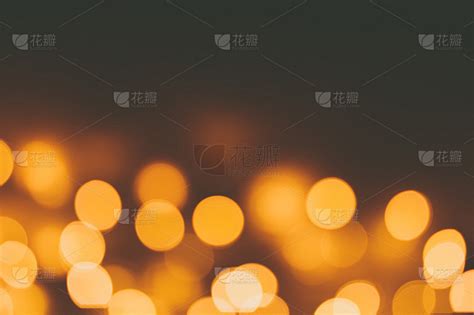 圈金色散景背景。