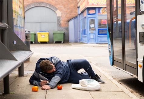 Coronation Streets Paul Foreman Suffers A Nasty Accident After Return