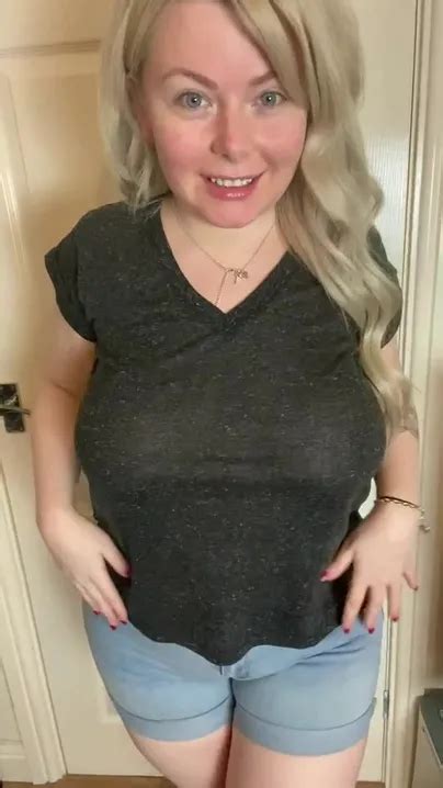 I Love Showing Off My Chubby Milf Body