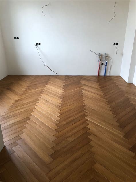 Венгерская елка дуб натур | Brown laminate, Brown laminate flooring ...