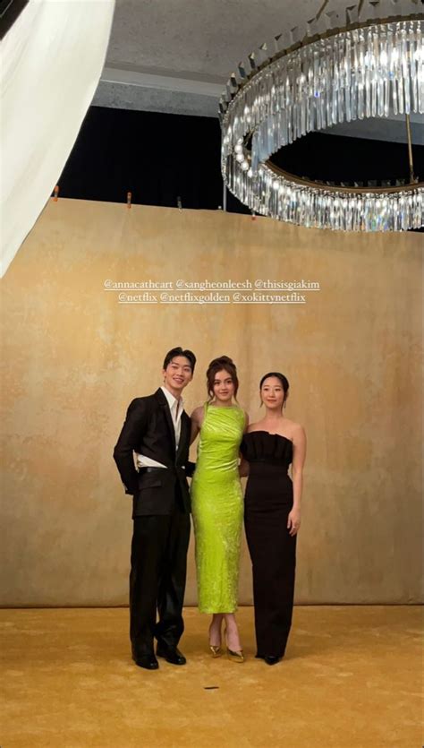 Pin By Alo On Xo Kitty In 2025 Friend Pictures Poses Kitty Kisses