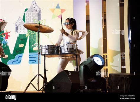 Solo Snare Drum Player Hi Res Stock Photography And Images Alamy