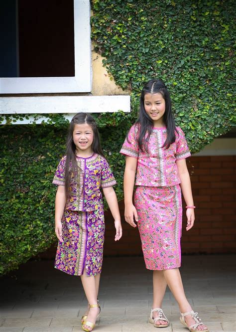 ชุดประจำชาติสิงคโปร์ สีม่วง [gr K363] 750 00บาท Pumiko Shop เสื้อ