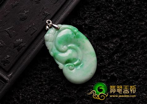 翡翠糯冰种价位飘花糯冰种翡翠手镯糯冰种晴底翡翠大山谷图库
