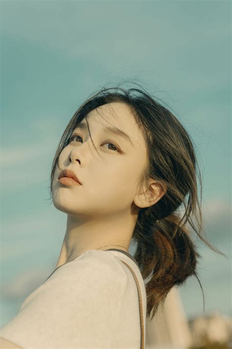 Foto Una Mujer Con Cabello Largo Imagen Verde Azulado Gratis En Unsplash