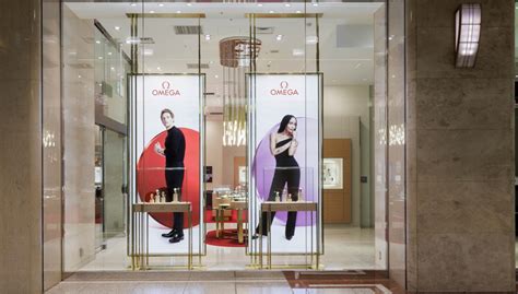 従来の約2倍の売り場面積を持つ店舗に生まれ変わった「オメガショップ大丸梅田店」 高級腕時計専門誌クロノス日本版 Webchronos