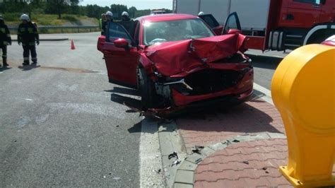 Wypadek w Daleszycach Zderzenie dwóch samochodów w których