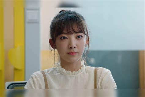 恋爱角色请指定：当男子对女主的作品发表意见时，女主会如何回应