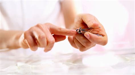 Round Nails Tutorial Easy Steps To Get This Classic Nail Shape