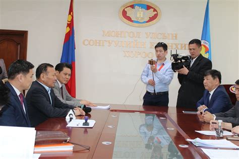 УИХ ын 42 дугаар тойргийн нөхөн сонгуульд оролцох хүсэлтээ өгсөн 13 нам