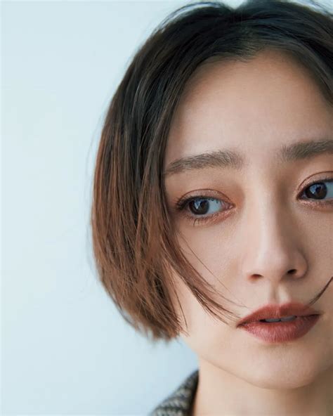 【安達祐実×秋メイク】デニムスタイルには、赤茶のリップで色香を引き出して｜【公式】オトナミューズ ウェブ（otona Muse）