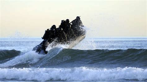 The Guns Americas Elite Navy Seals Rely On In Combat