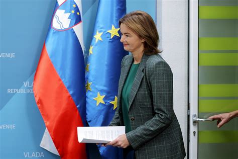 Tanja Fajon Po Neuspehu V Bruslju Vse Bolj Pritiska Tudi Na Premierja