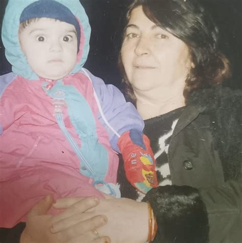 کاتێک بیر لەوڕۆژانە ئەکەینەوە خۆزگە ئەخوازین هەر مناڵ بوینایەو شەڕەکەوچکمان بکردایە🖤🖤 Naghada