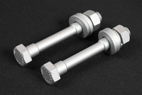 リア用キャンバーボルトをjラインが開発中