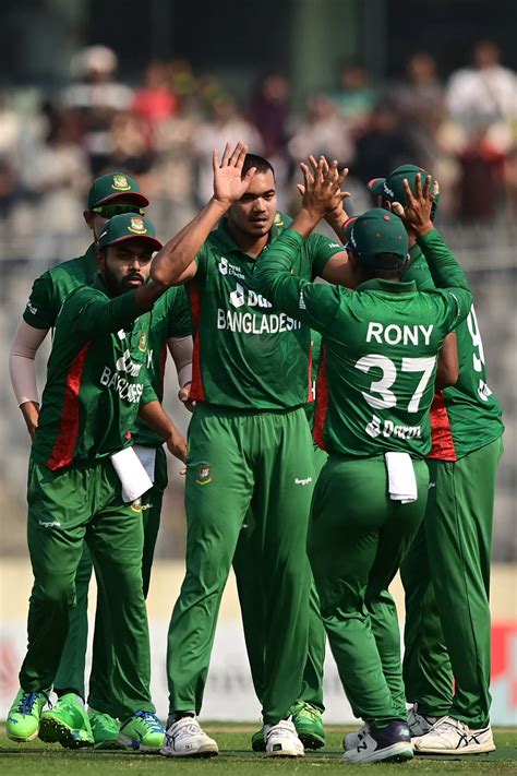 তাসকিন হাসানদের তোপে শুরুতেই দিশেহারা ইংল্যান্ড