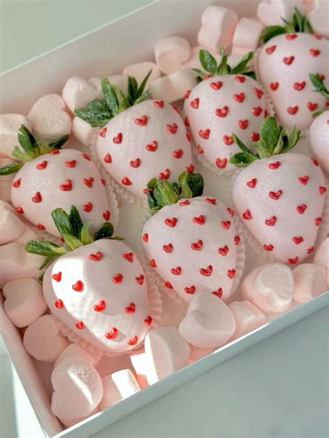Pin By Jul On Pins By You Valentine Chocolate Covered Strawberries