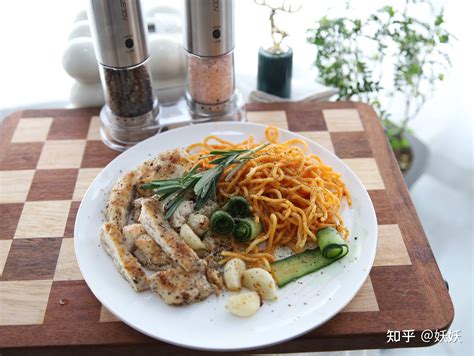 高蛋白，易消化，推荐鸡胸肉最美味的吃法，上桌瞬间被抢光 知乎