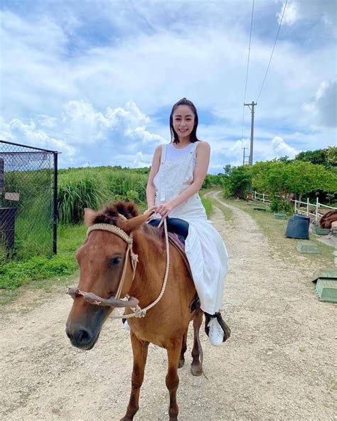 宇垣美里マネージャーさんのインスタグラム写真 宇垣美里マネージャーinstagram「2ndフォトエッセイ「風をたべる2」（集英社）が