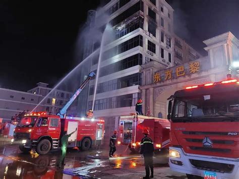 Update៖ ភ្លើងឆេះអគារកាស៊ីណូ ប៉ារីស បូព៌ានៅក្រុងបាវិតនៅវេលាម៉ោង១១យប់គឺគ្រប់គ្រងបានស្ទេីរ១០០