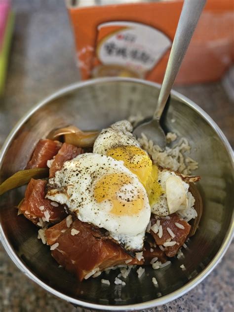 제목은 간장계란밥으로 하겠습니다 근데 이제 연어장을 곁들인 운동건강아싸 에펨코리아