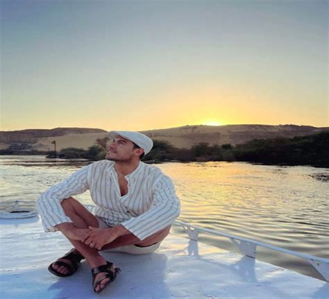 Carlos Rivera lanza nueva versión de Un Viaje a Todas Partes junto a