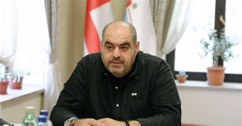 საკრებულოში ოცნების დეპუტატი ღირსებით გაუ იმავი კაცებით ვივლით